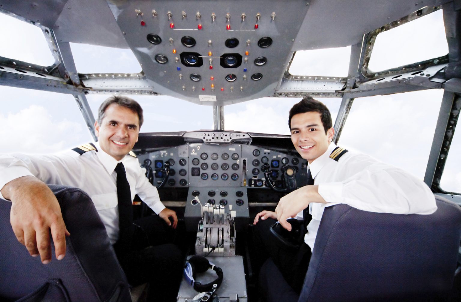 What Are The Requirements To Become A Commercial Pilot Edutative what-are-the-requirements-to-become-a-commercial-pilot-edutative
